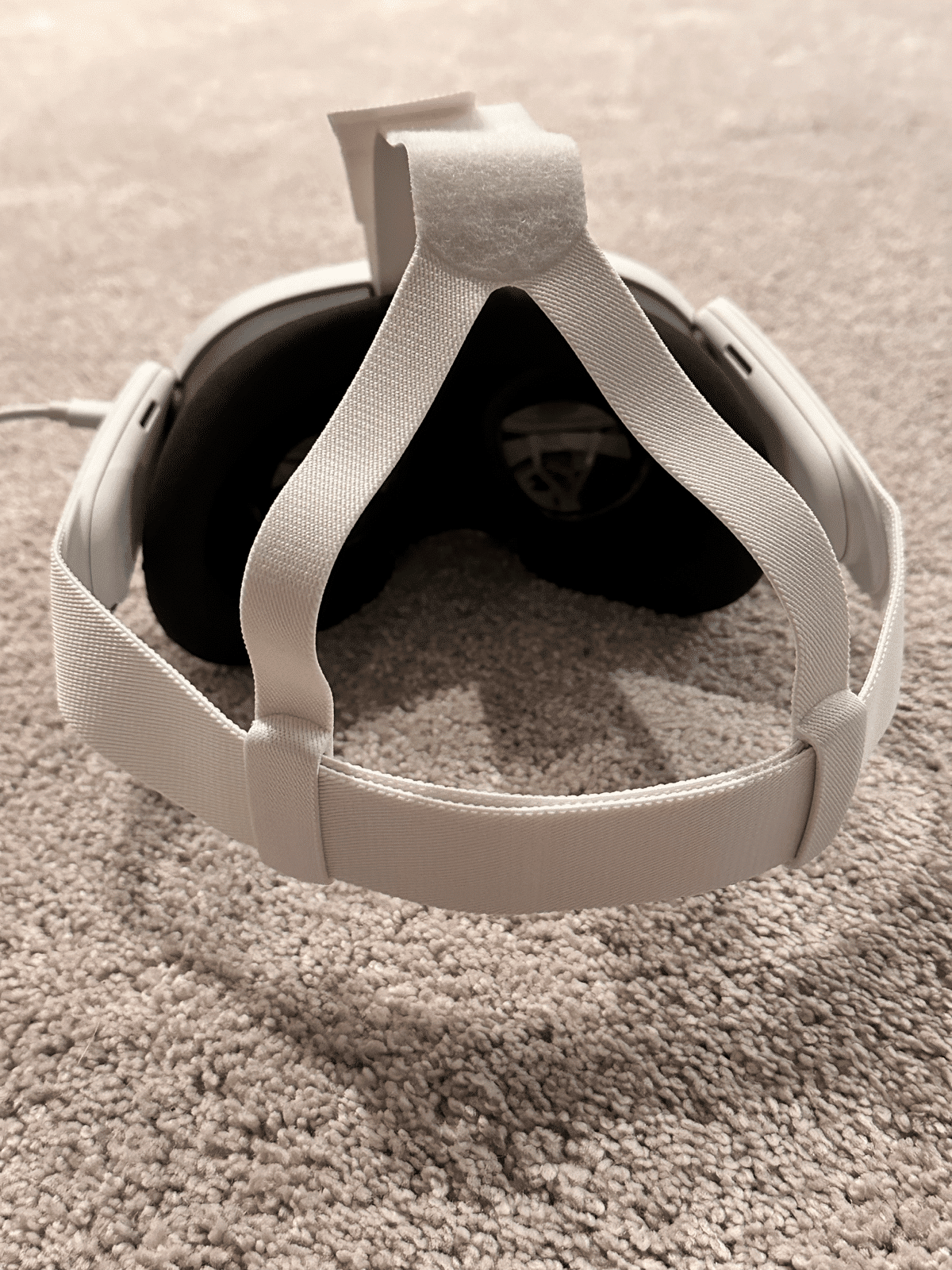 How to Tighten the Meta Quest 3 Head Strap (Tutorial)